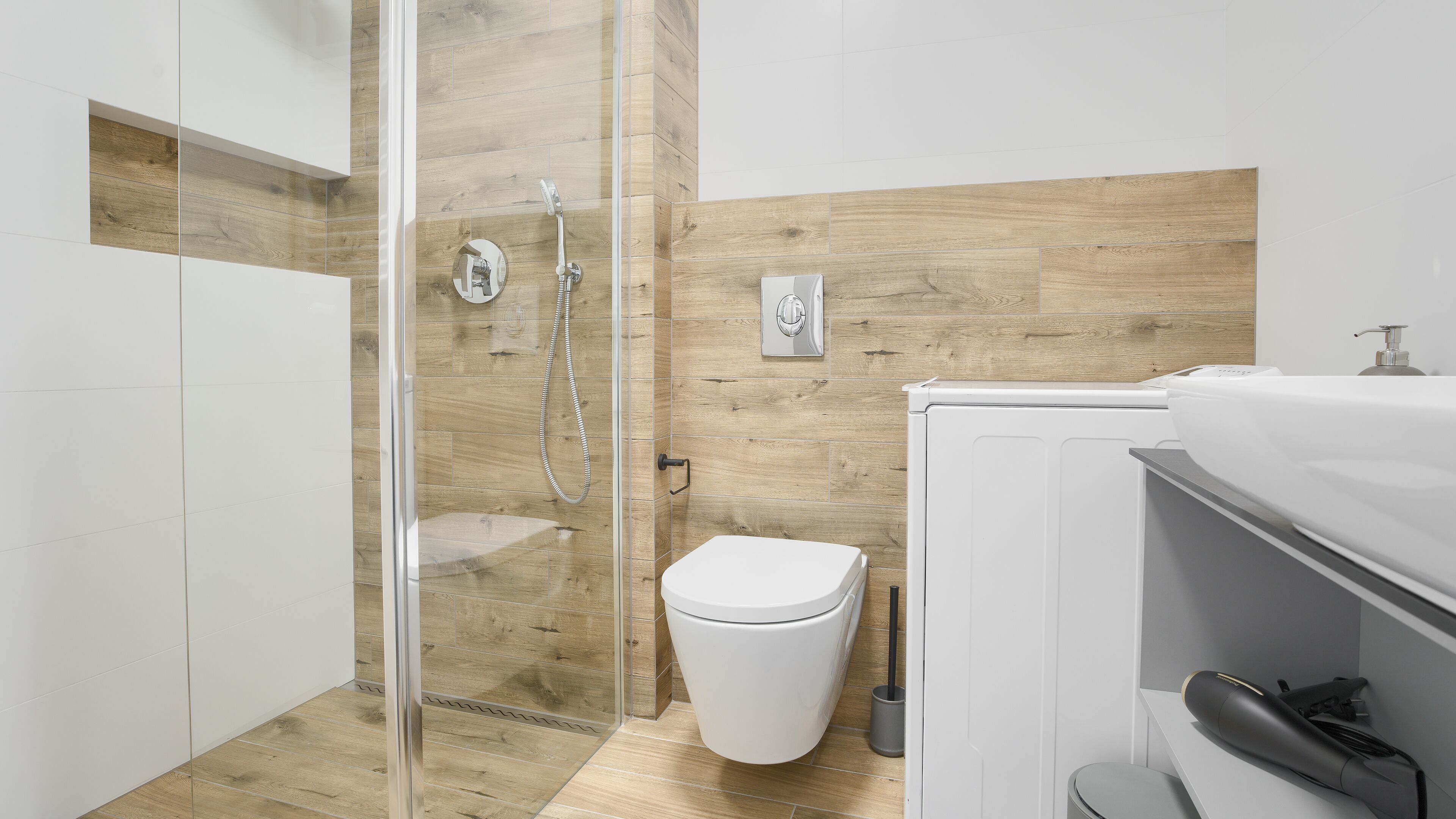 Apartamento (32 C ul. Kapitańska 16) | Casa de banho | Um polibã, um secador de cabelo, toalhas fornecidas 