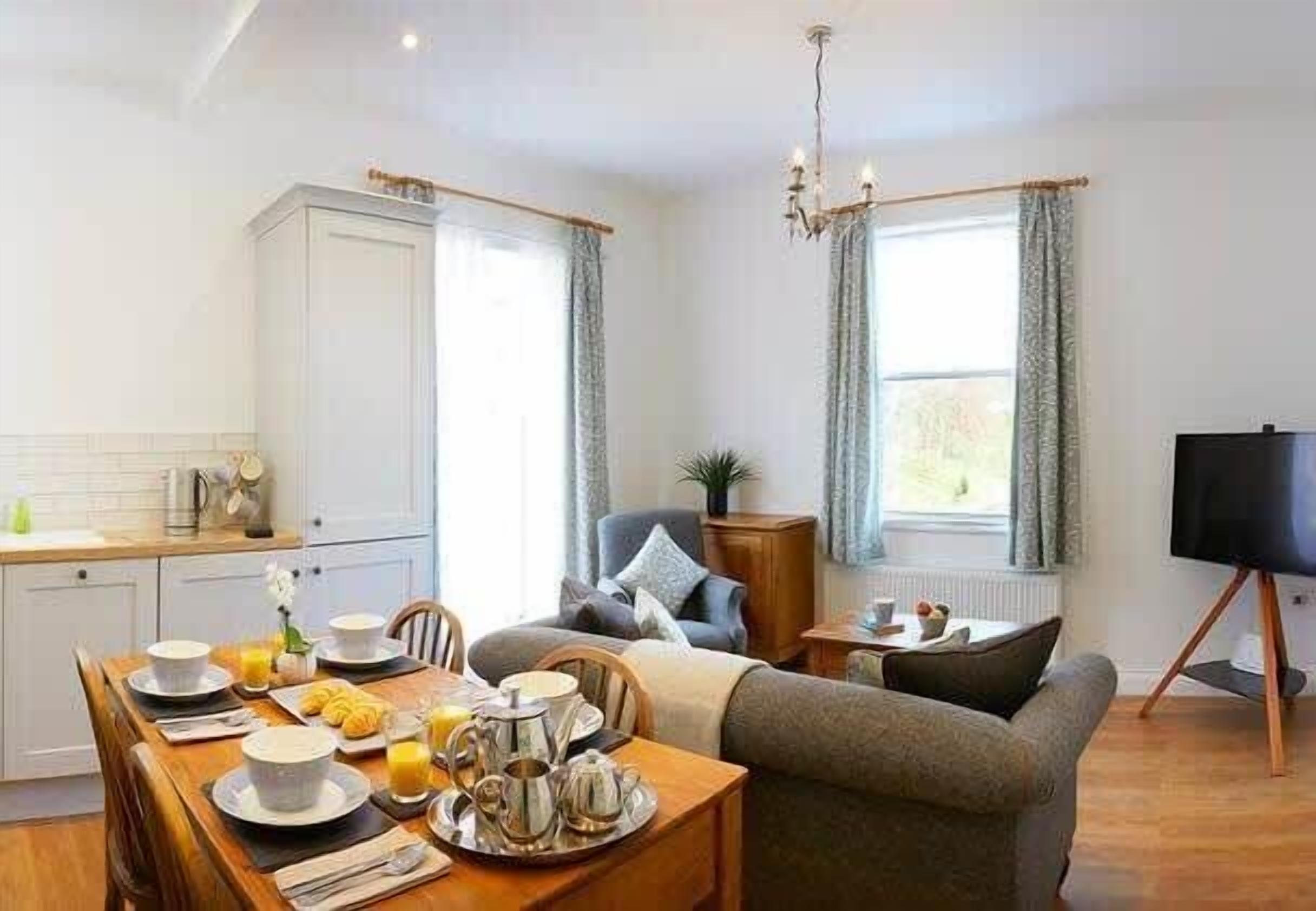 Six Matlock Apartment - Sea Views - Filey