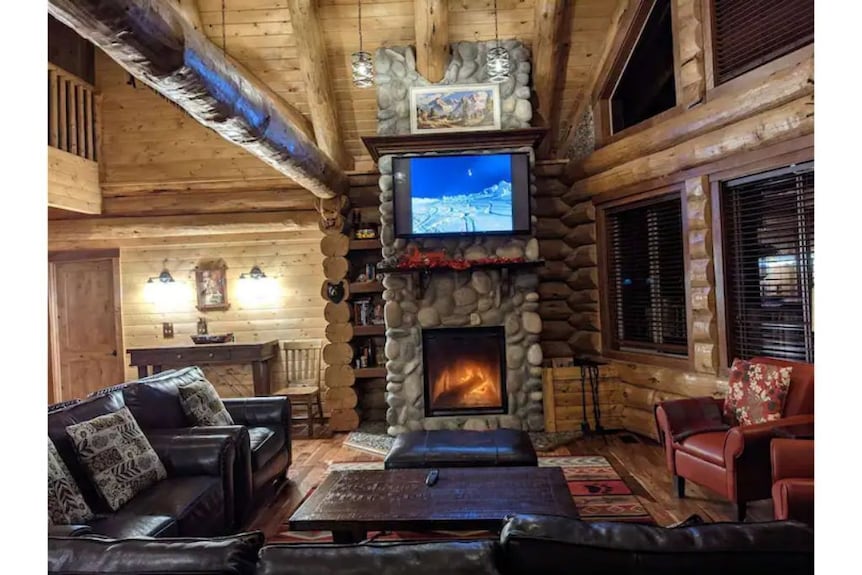 Black Forest Cabin Near Town And Stevens Pass - Lake Chelan, WA