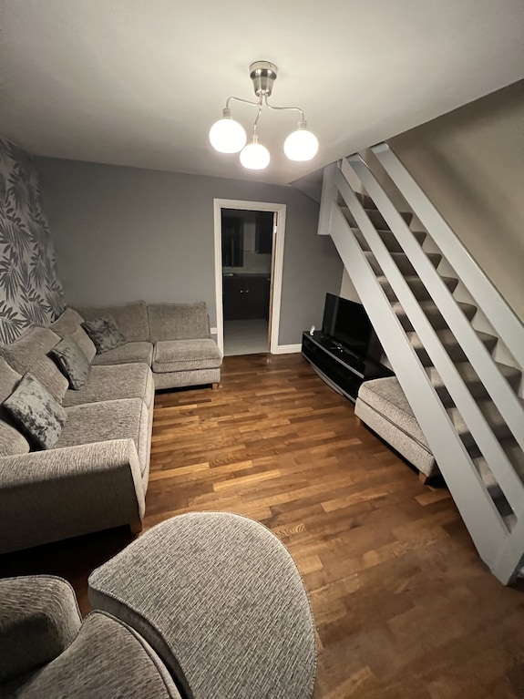 Peaceful 2 Bed Semi-detached House - Warrington