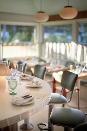 3 restaurantes: opção de café da manhã, almoço e jantar