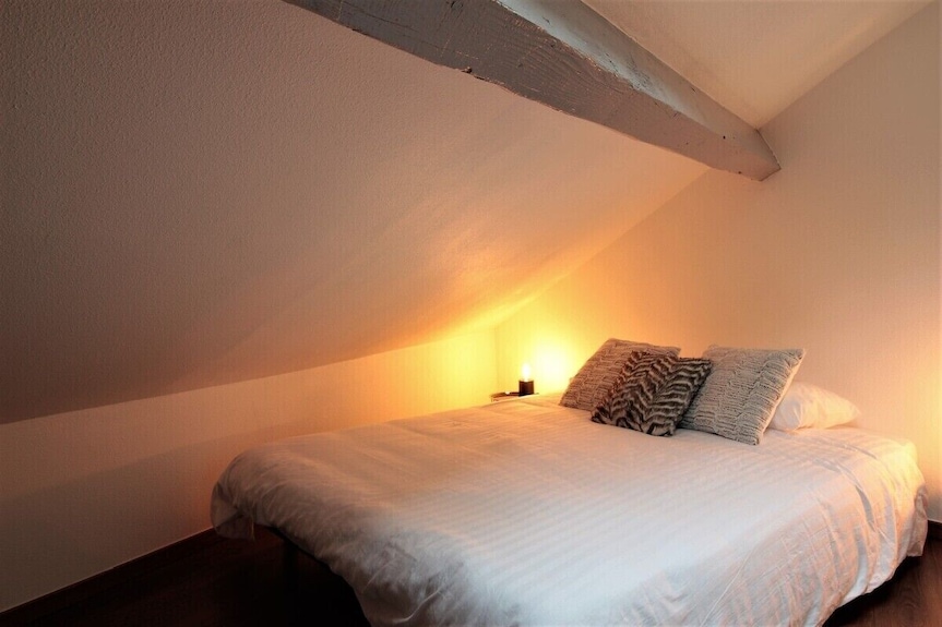 La Cachette Dans Le Grenier - Epagny