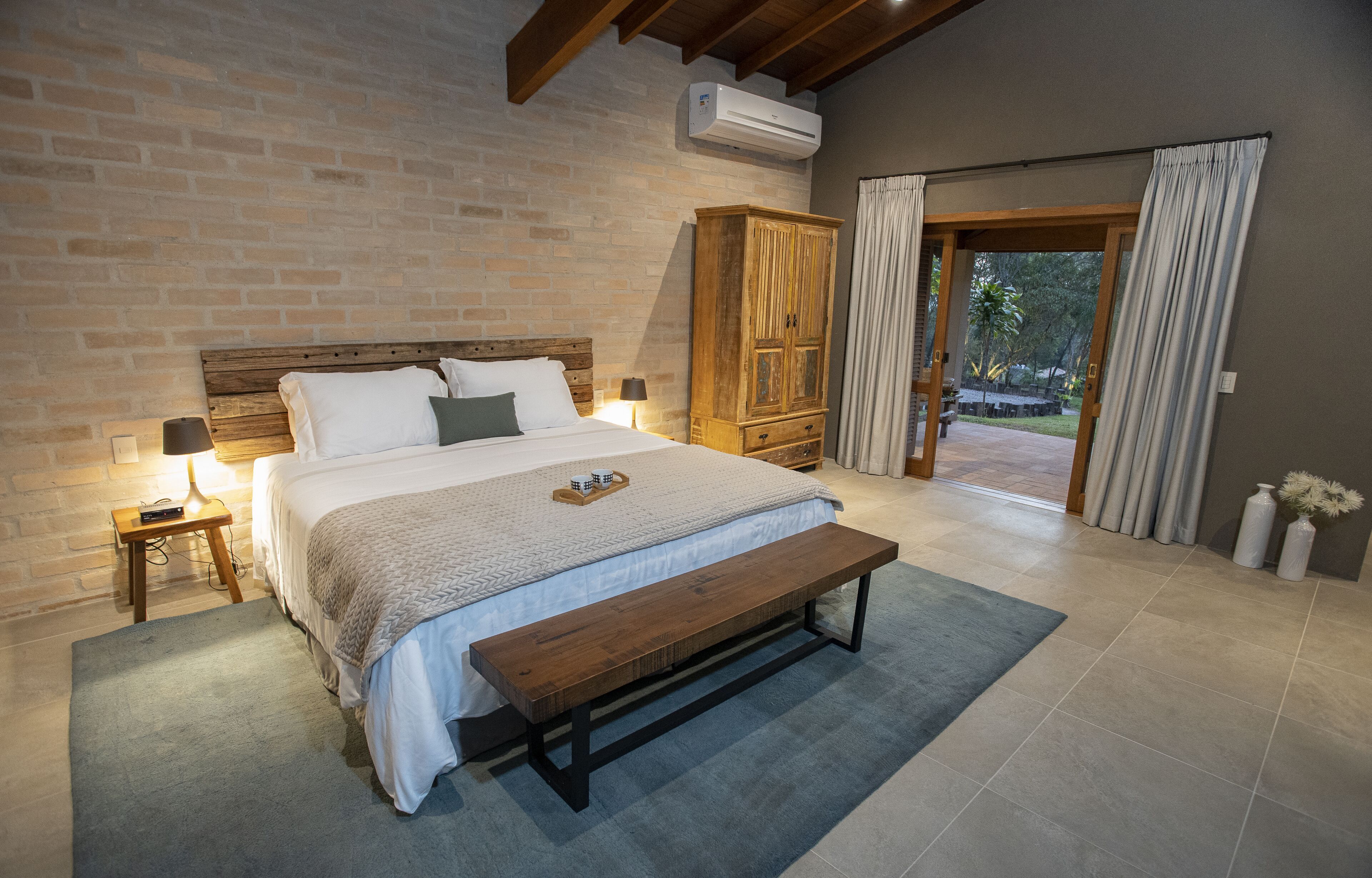 1 quarto, roupas de cama premium, edredons de pluma
