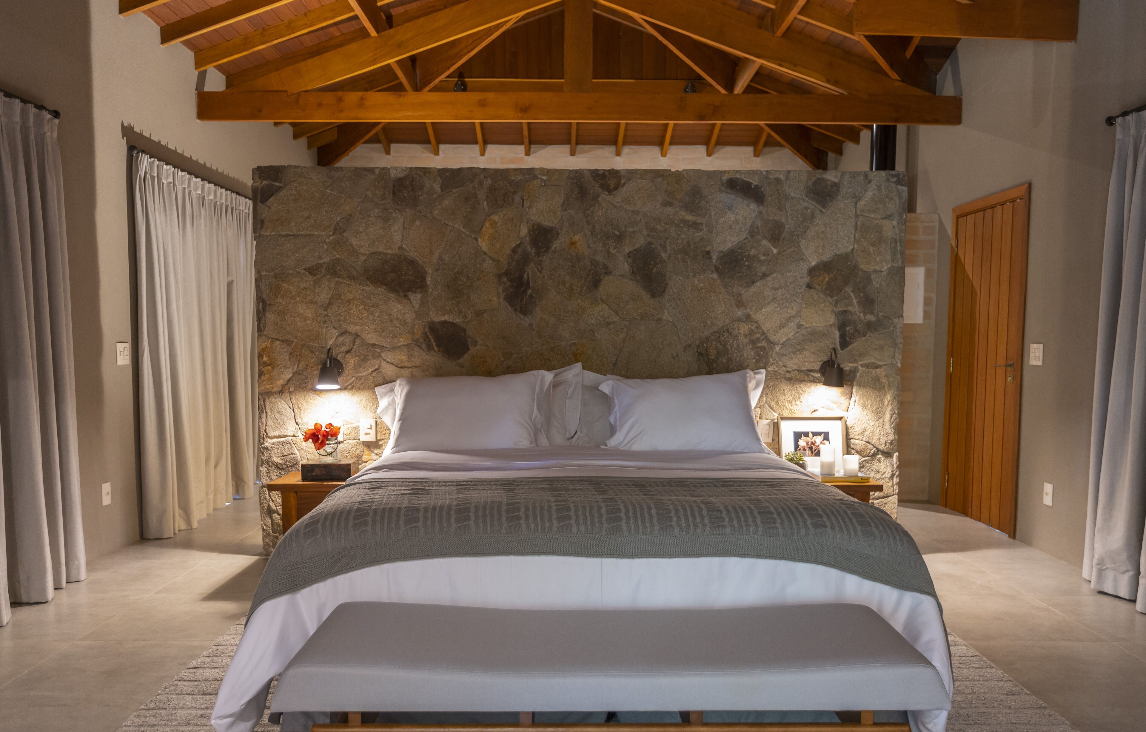 1 quarto, roupas de cama premium, edredons de pluma
