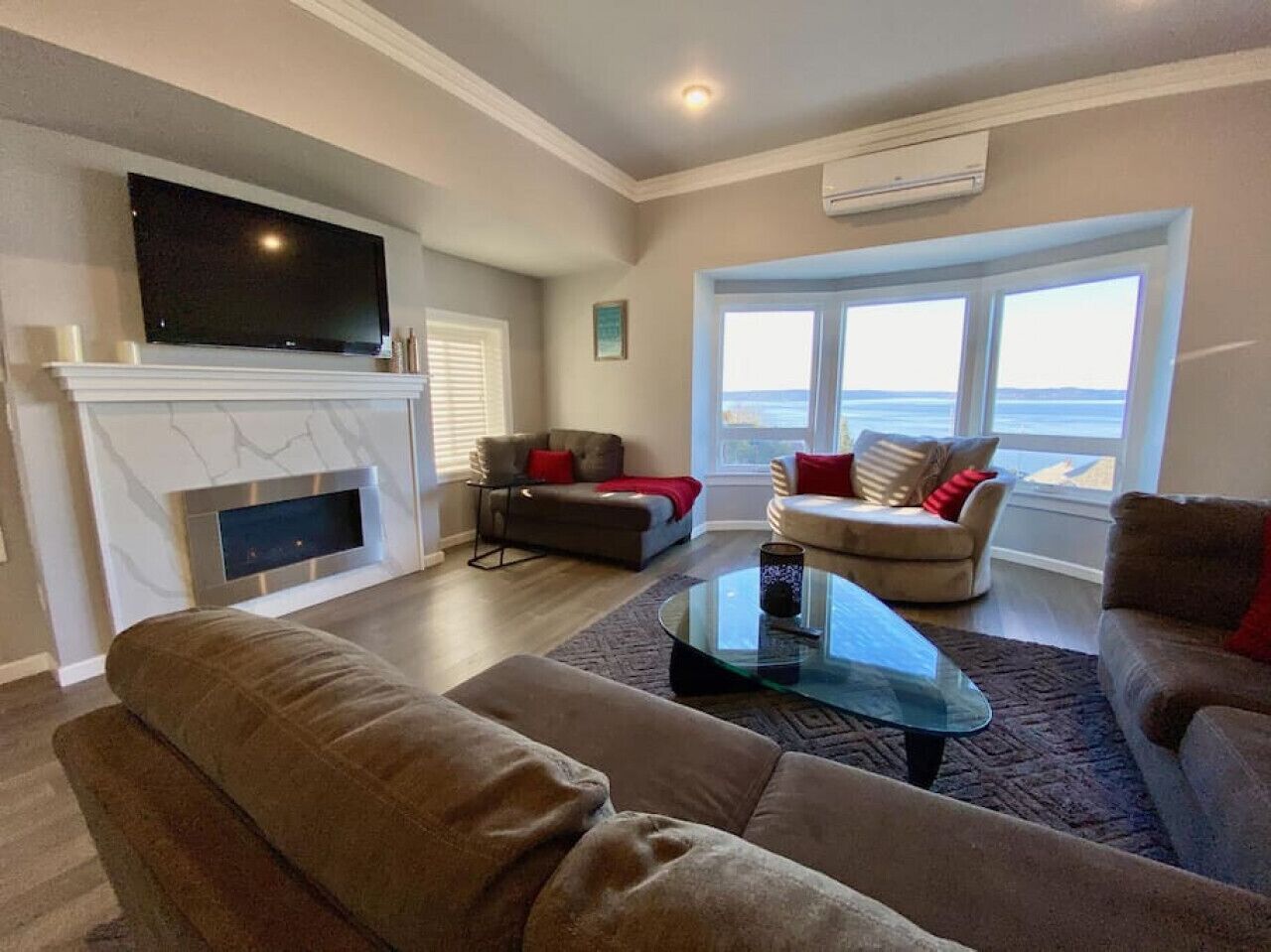 Luxurious Penthouse With Bay View In Old Town Tacoma - Tacoma, WA