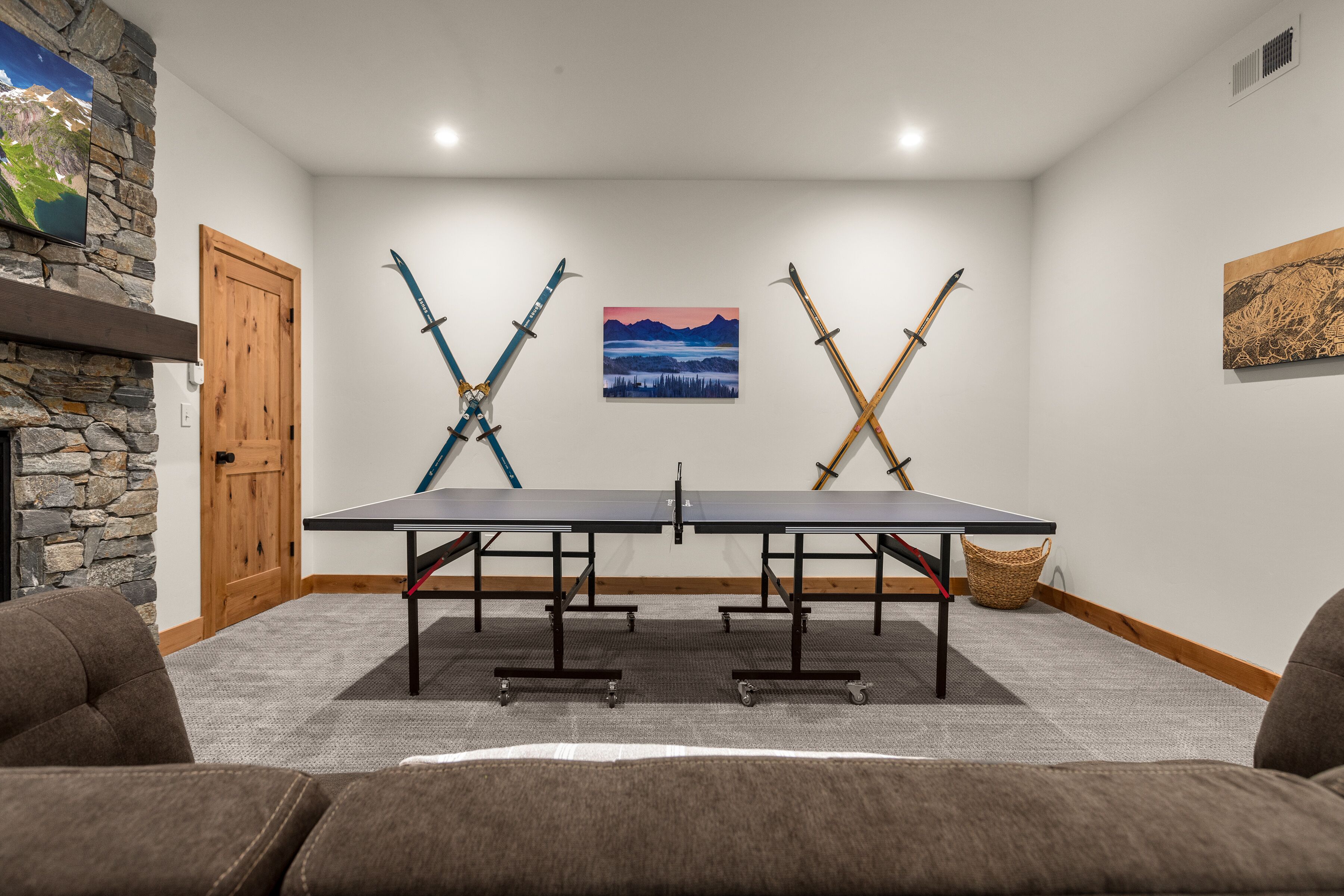 Brand New Luxury Ski In And Ski Out Townhome On Whitefish Mountain Resort! Hot Tub / Ac / Game Room - Whitefish, MT