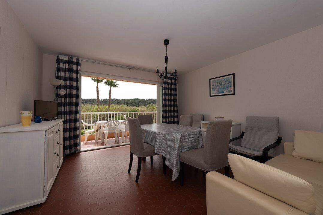 Ref: Pou118: Location Deux Pièces, Proche Mer, Avec Piscine - Île du Levant