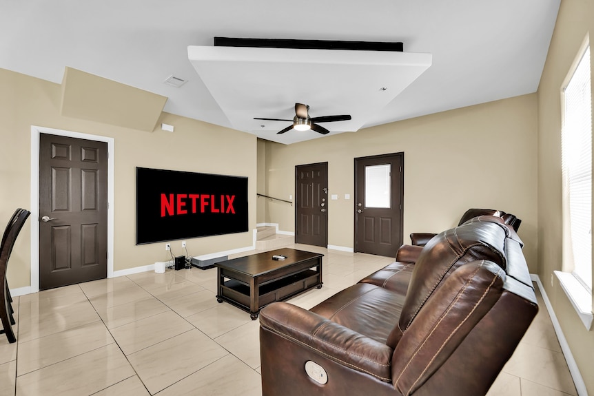 Relax & Enjoy In Our Spacious Townhome Getaway! - McAllen, TX