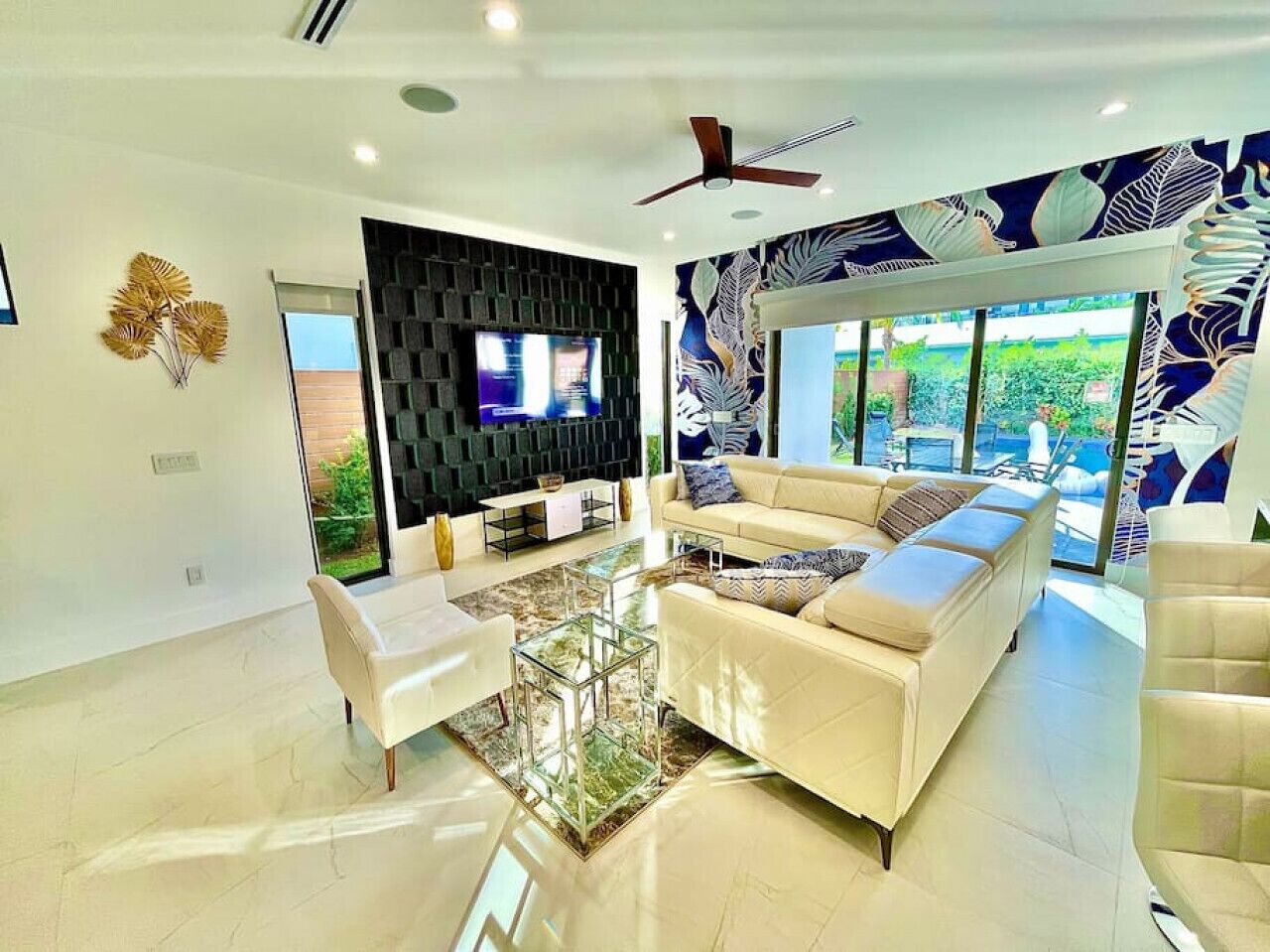 Botanical Oasis Home With 2 Pools - Tamarac, FL