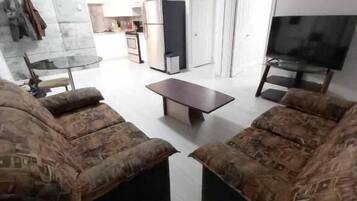 Appartement de deux chambres à coucher | Escrivaninha, espaço de trabalho para notebook, quartos à prova de som