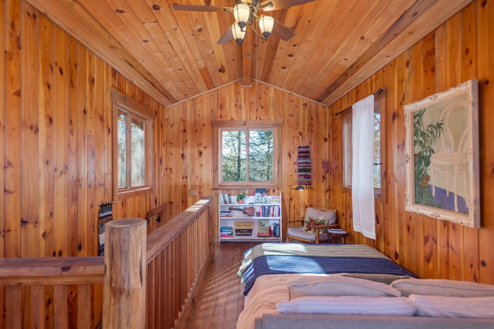 Artisan Cabin Escape: Nature-Inspired Getaway - Madison County | Vrbo
