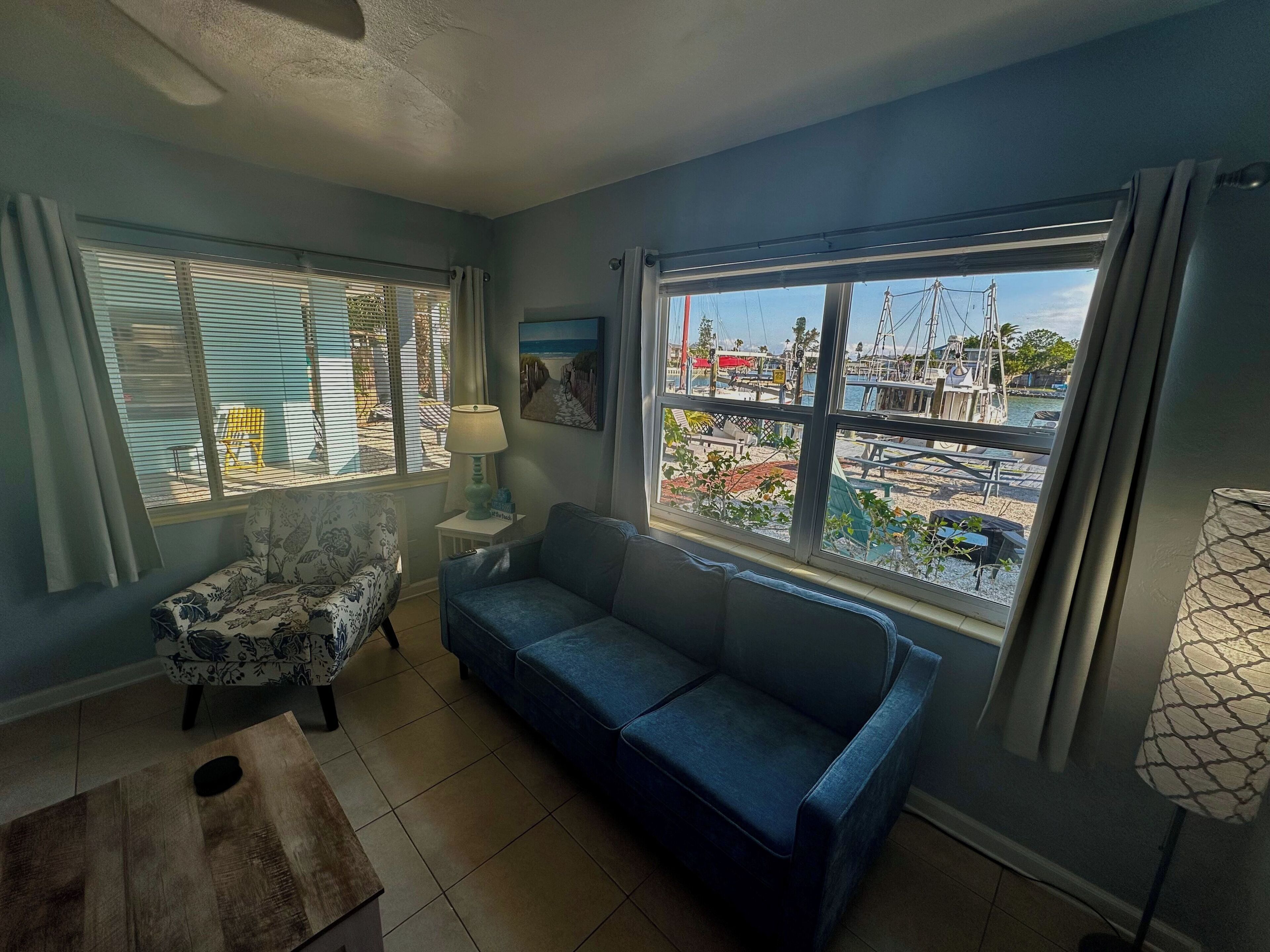 Blue Octopus~walk 2 Beach & Johns Pass~king Bed - Madeira Beach, FL