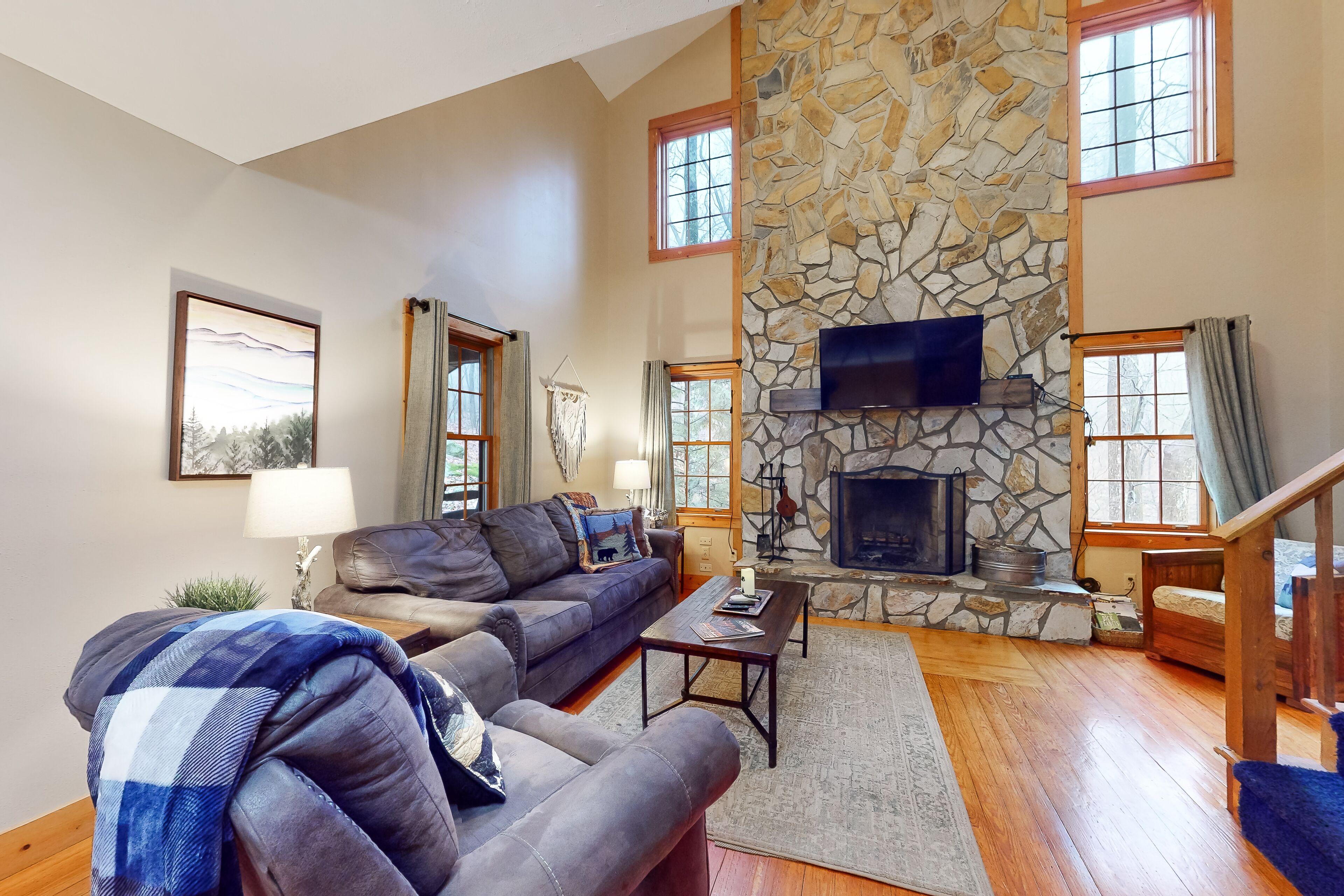 Rustic Log Cabin In Rumbling Bald W/ Firepit, Deck, Pool, Hot Tub - Lake Lure, NC