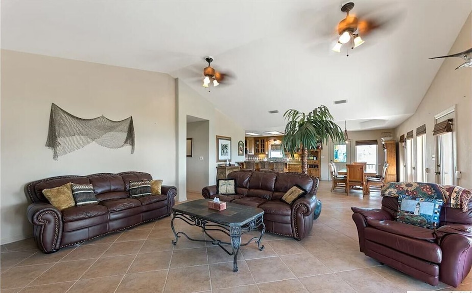 Perfect Getaway For All! Fish And Hunt With All The Comforts Of Home! - Port Mansfield, TX
