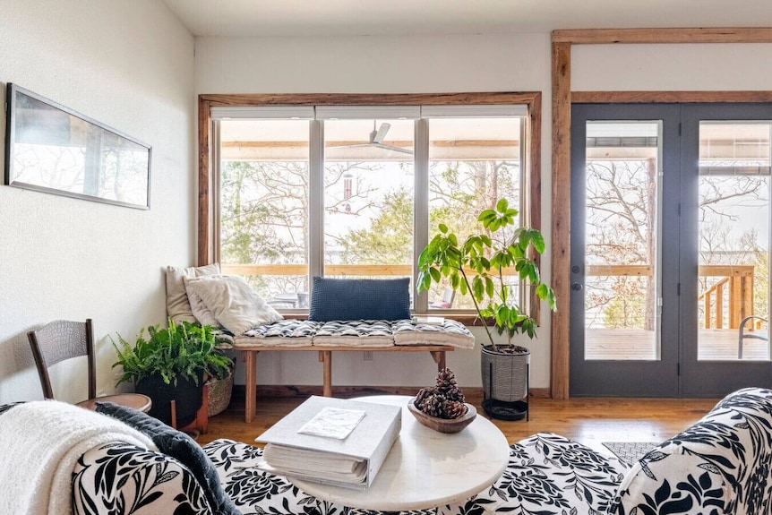 This Cabin Is A 3 Bedroom(s), 3.5 Bathrooms, Located In Flint, Tx. - 타일러