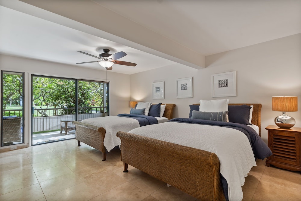 Panoramic Ocean View Condo On Golf Course Close To Beaches - Maui, HI