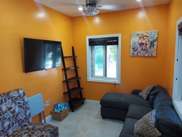 Tropical Leisure 2br Cottage With Beach Nearby - Nassau