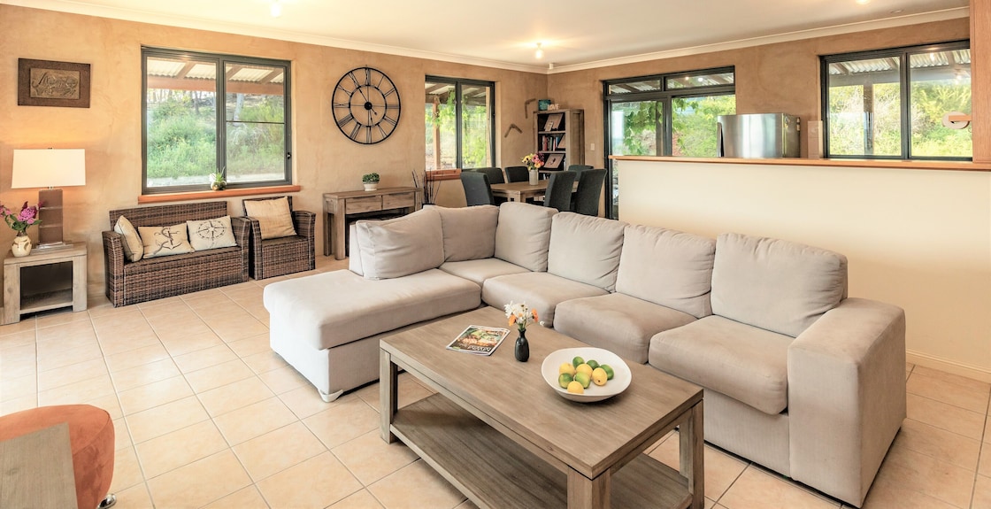 Jamaicaville - 90 Acre Hilltop Off-grid Eco-home With Awesome Views - Hunter Region