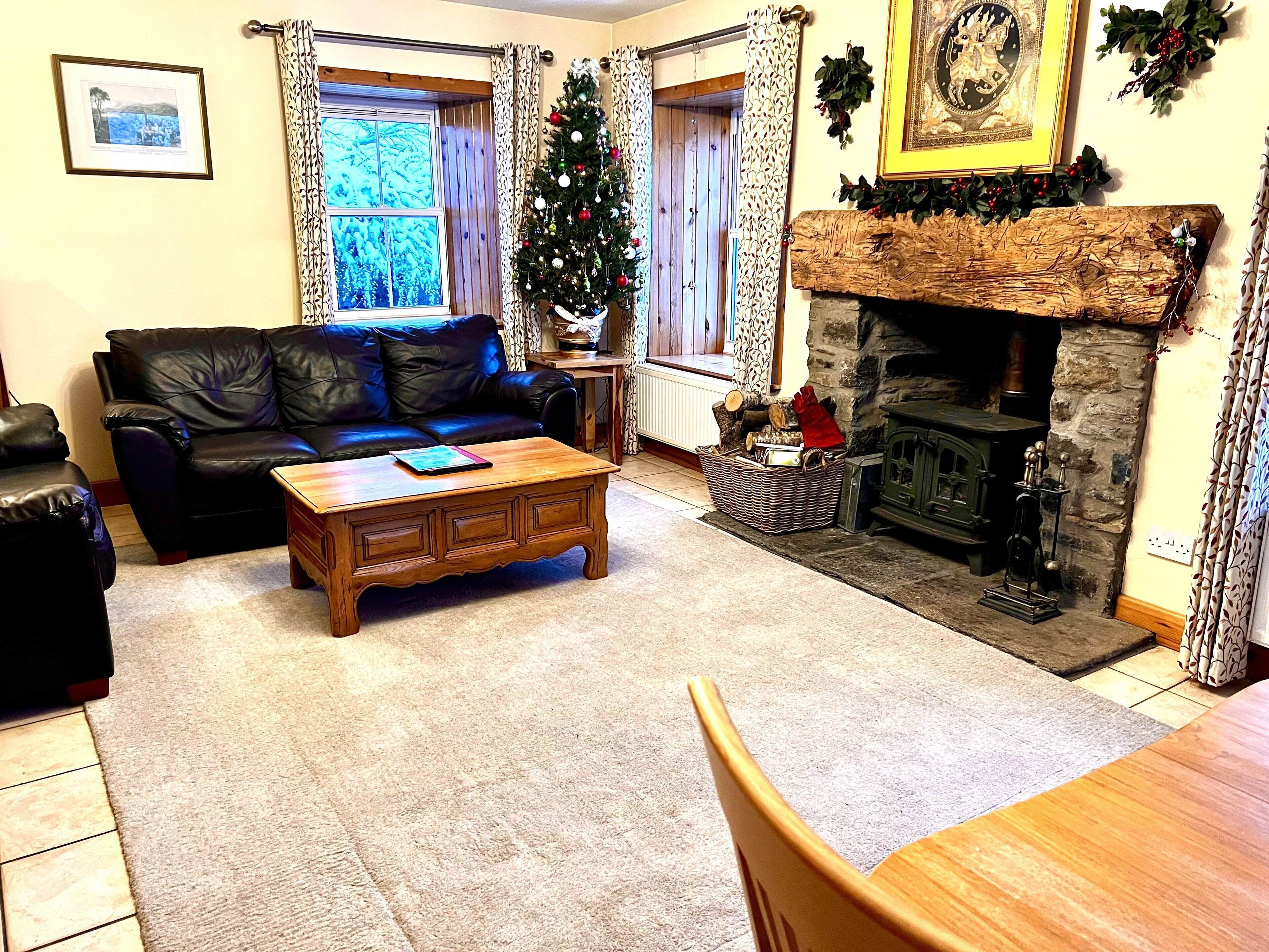 Semi Detached Cottage Sleeps Up To 4 Guests In 2 Bedrooms - Aberfeldy
