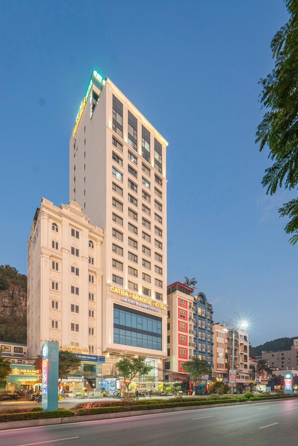 Cat Ba Paradise Hotel - Sky Bar & Massage - Cat Ba