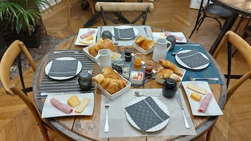 Café da manhã continental grátis todos os dias