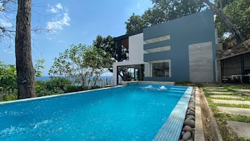 2 piscinas externas