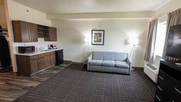Suíte executiva, 1 cama King e sofá-cama, para não fumantes (King) | Ferros/tábuas de passar roupa, Wi-Fi de cortesia, roupa de cama