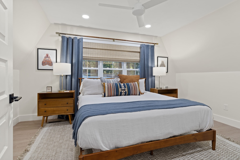 A-FRAME Lake Cabin. Brand NEW HOME. Mid Century Modern - Manson | FeWo ...