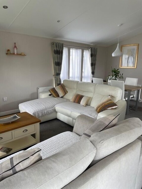 M672 - 6 Berth Luxury Lodge With Veranda - Kent