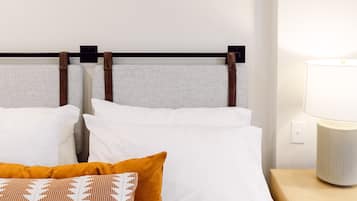 Quarto Deluxe | Lençóis de algodão egípcio, roupa de alta qualidade, edredões de penas