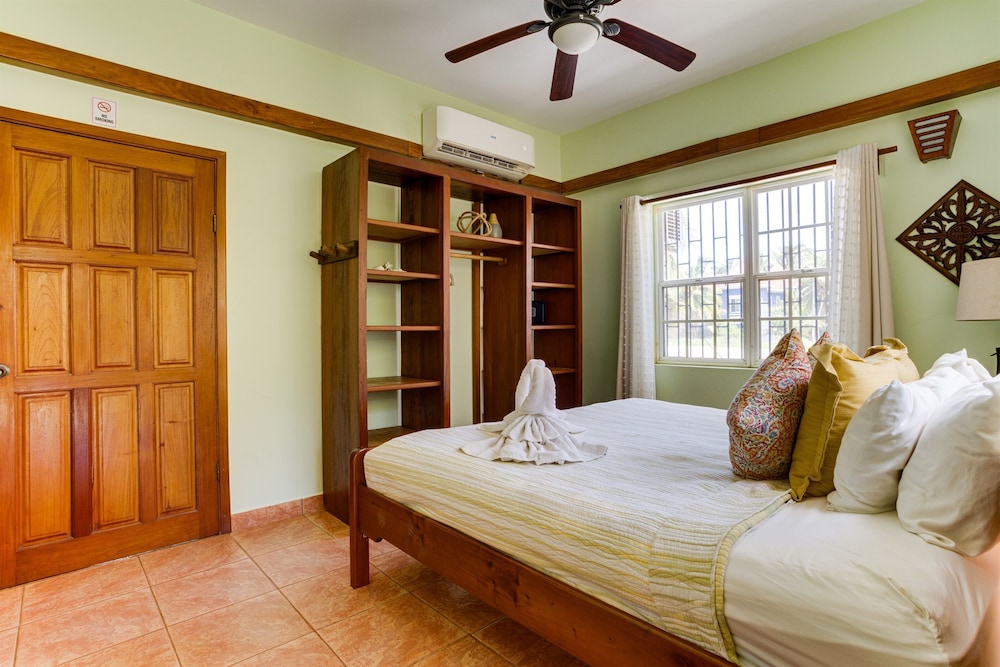 1-bed Condo On Placencia Sidewalk, Pool & Beach - Placencia