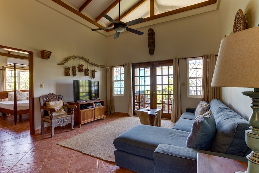 3-bed, 2-bath Villa With Pool In Placencia Village - Placencia