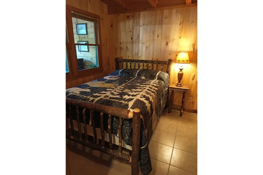 Lake George Otter Cabin #20 At The Adirondack Lodge - Lake George, NY