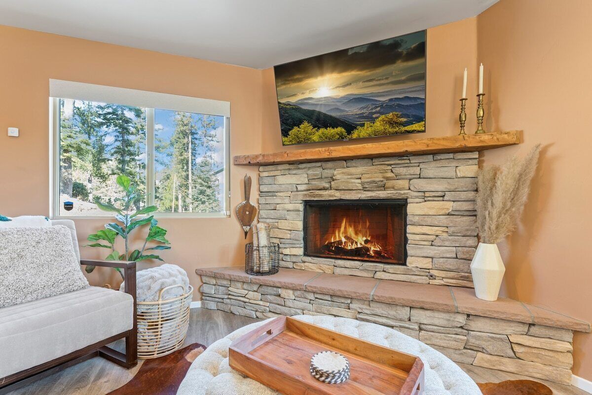 Sky Ridge Cabin  · Culdesac W/ Level Entry Access & Entertainment - Lake Arrowhead