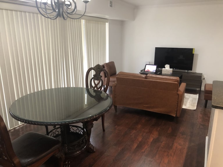 Beautifully Furnished 1 Bedroom Mclean Condo Near Tysons Corner - 버크