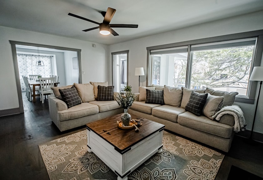 Newly Renovated Farmhouse! - Utah