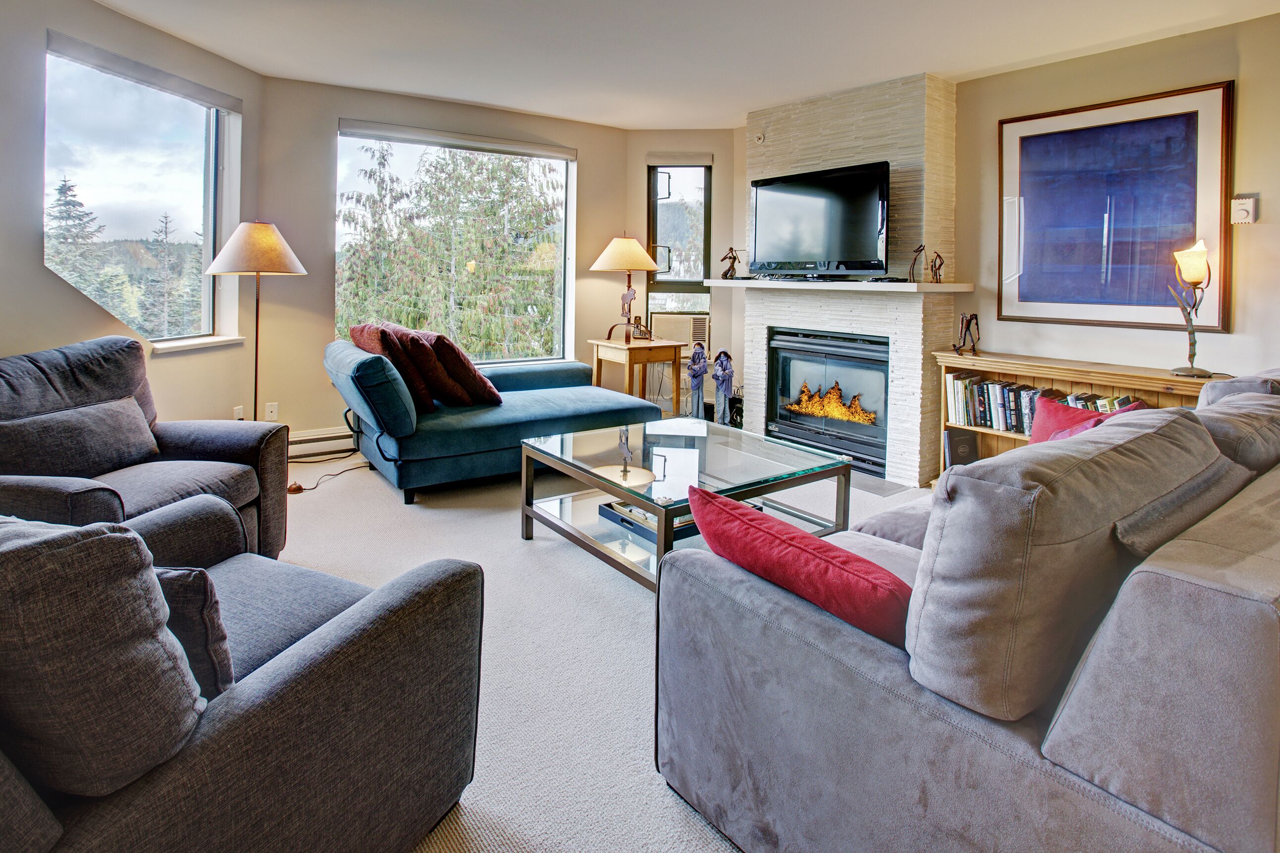 Ski In/out 2 Bed/2bath W Pool/hottub & Great Light - Whistler Blackcomb