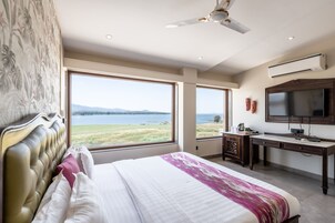 Quarto solteiro executivo | Roupas de cama premium, camas Select Comfort, Wi-Fi de cortesia