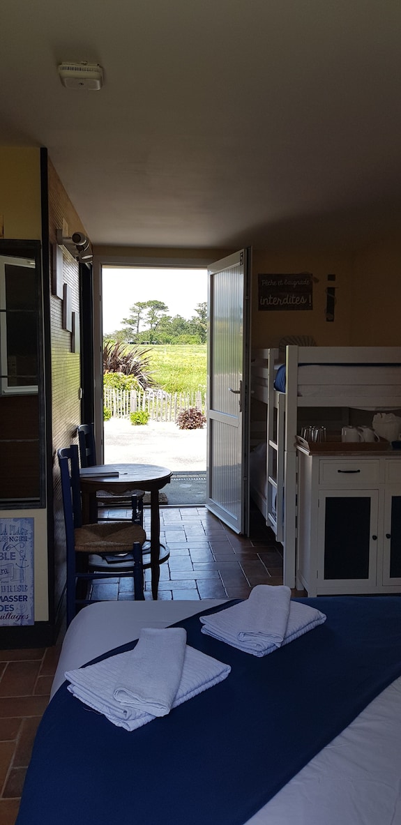 Gite 19 Personnes à 200 M Bord De Mer Sur Gr34 - Finistère