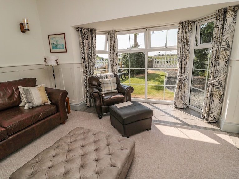 9 Station Cottages, Pet Friendly, With A Garden In Belford - Seahouses