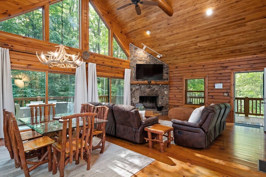 Hottub-firepit-8mintowisp-arcade-4bd-nocleaningfee - Deep Creek Lake, MD