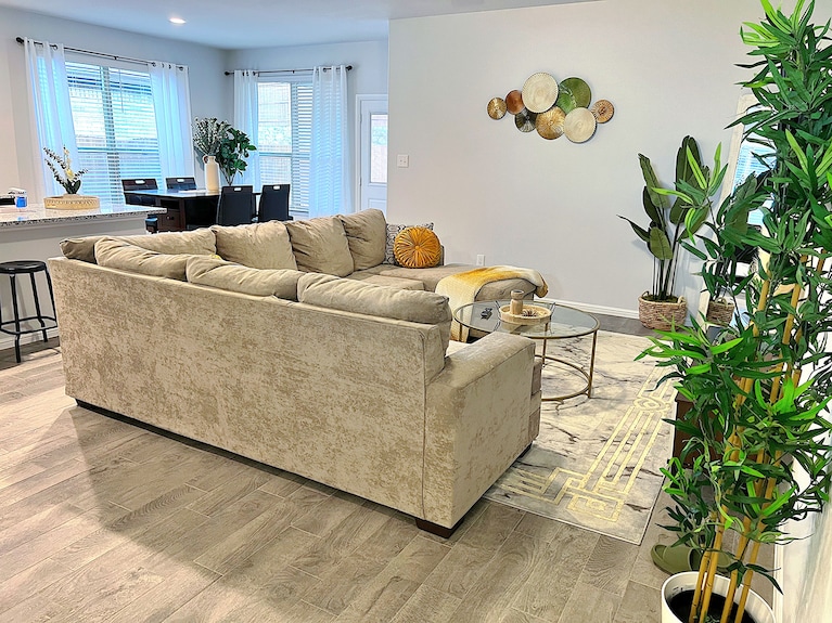 Cozy New Home In Forth Worth- 8 Miles From 7 Miles From Alliance And Stockyards! - Fort Worth, TX