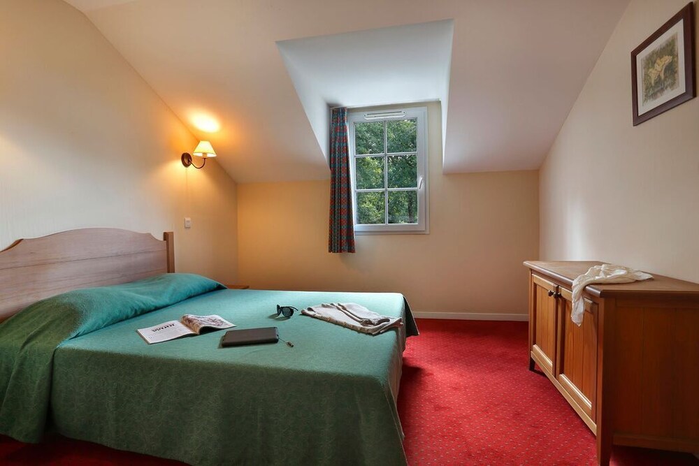 Lakeside house in a beautiful vacation village - Monflanquin | Vrbo