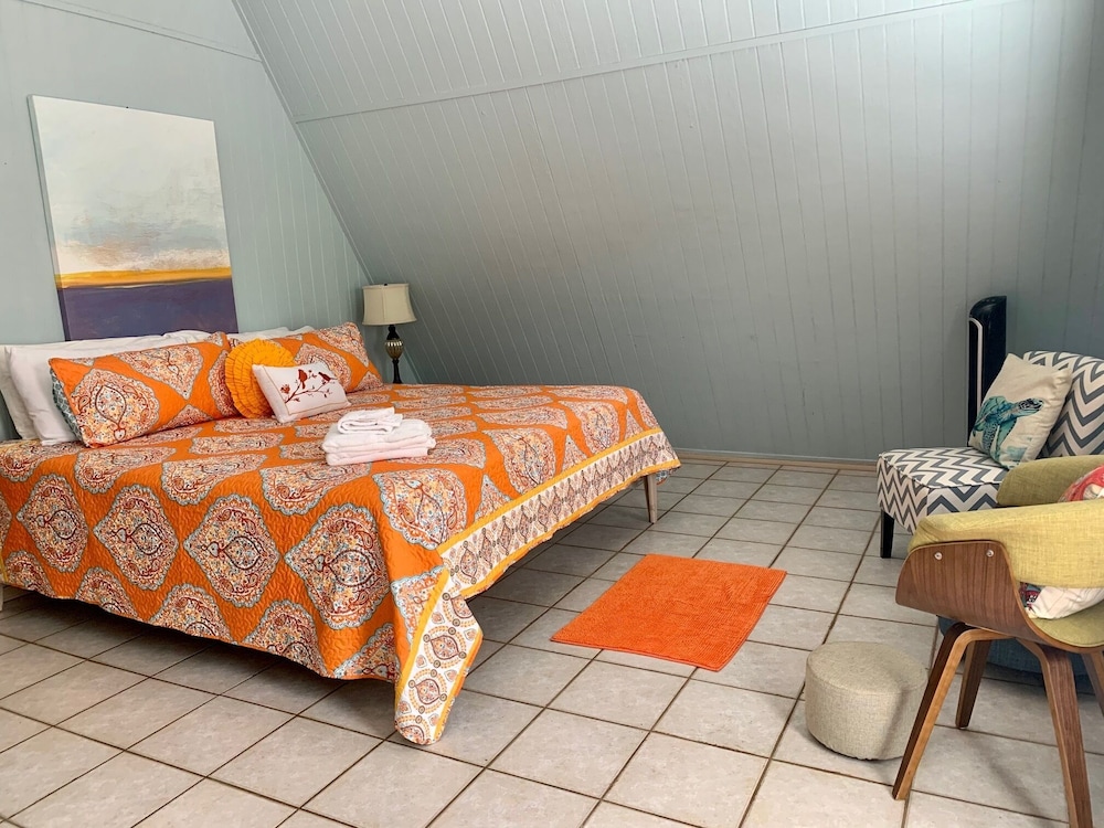 2 Bedroom Upstairs Suite in Culebra, PR | Casa Hibiscus - Flamenco | Vrbo