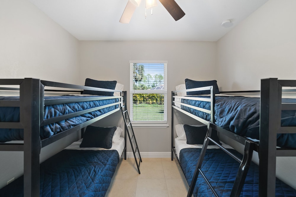 Private, Spacious, Cozy & Clean!! Close To Everything. Gulf Coast 20 Min Away 🏝 - North Port, FL