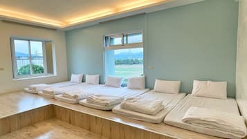 Quarto família | 1 quarto, escrivaninha, espaço de trabalho para notebook