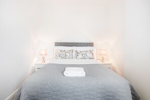 Casa | 4 quartos, ferro/tábua de engomar, Wi-fi grátis 