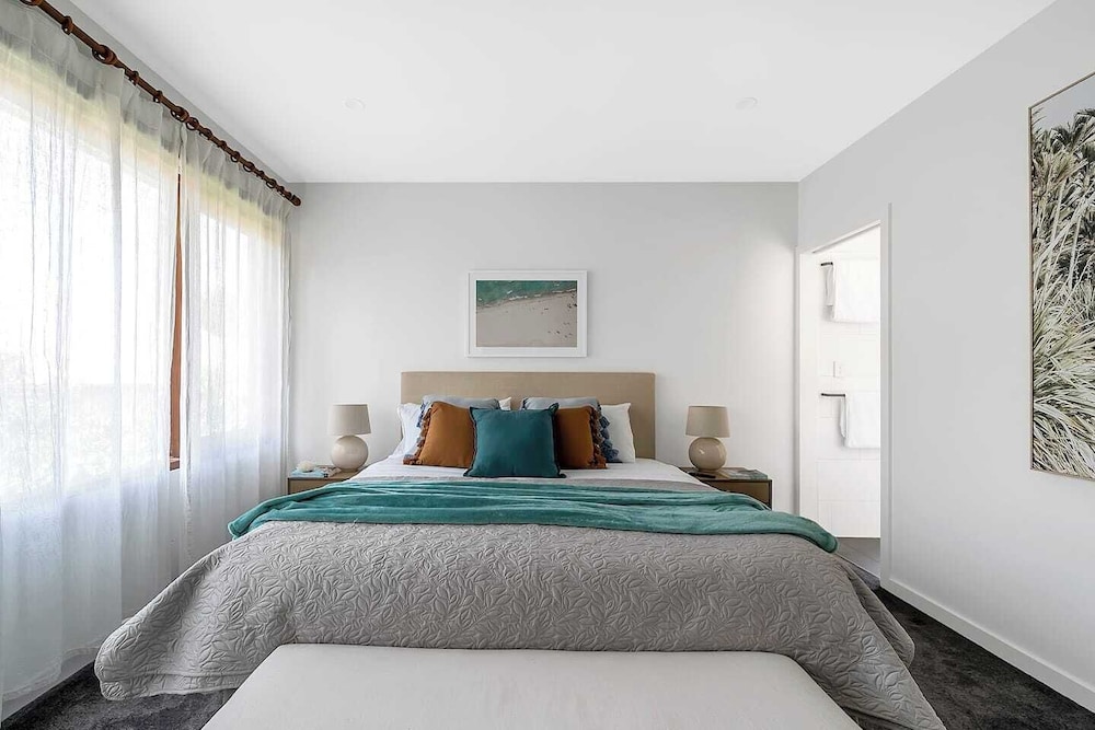 Artscape - Bondi Beach Villa. Luxury family home, steps from all Bondi has to offer! - Sydney | Vrbo