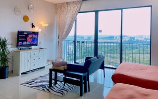 Quarto Quádruplo, vista para a montanha | Sala de estar | TV plasma, Netflix, filmes pagos, serviços de streaming 