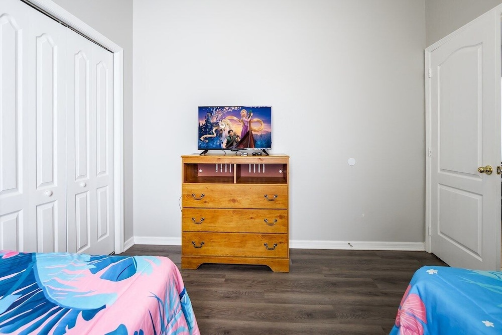 The Haven@Tuscan Hills, a 5 bed villa on gated community, 10 miles from ...